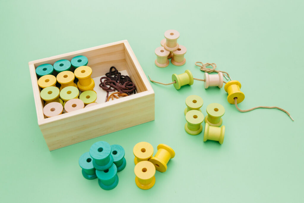 Box of Lacing Reels (51pcs) - Play‘n’Learn New Zealand