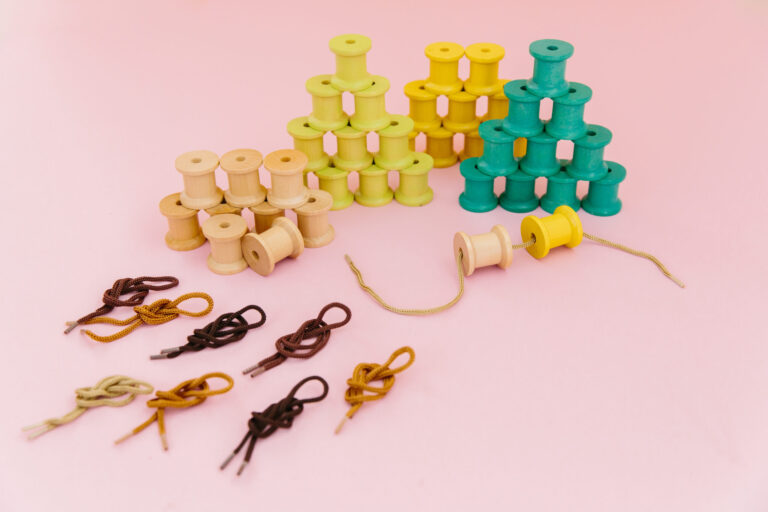 Box of Lacing Reels (51pcs) - Play‘n’Learn New Zealand