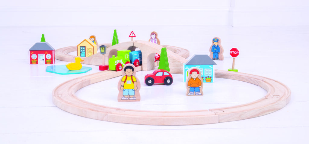 Wooden Figure Eight Train Set - Play‘n’Learn New Zealand