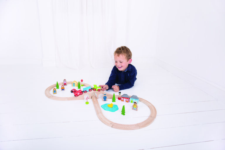Wooden Figure Eight Train Set - Play‘n’Learn New Zealand