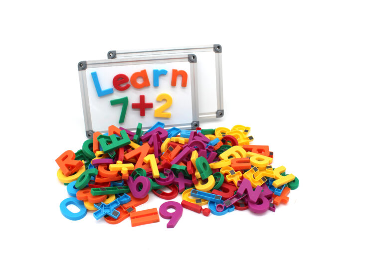 Giant Magnetic Letters & Numbers Set (160pcs) - Play‘n’Learn ...
